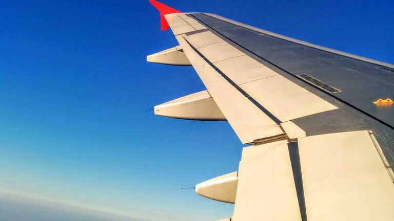 Flug buchen am Montag · So sparen Sie beim Ticketpreis